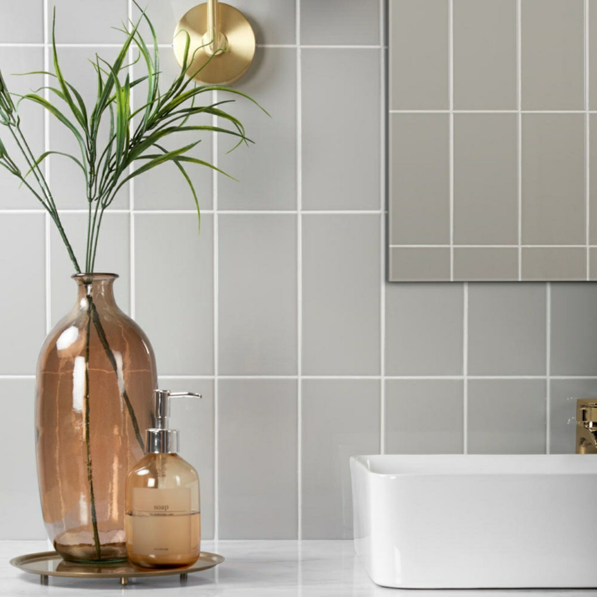 Liso Light Grey Gloss 200x100x7mm – TF TILES